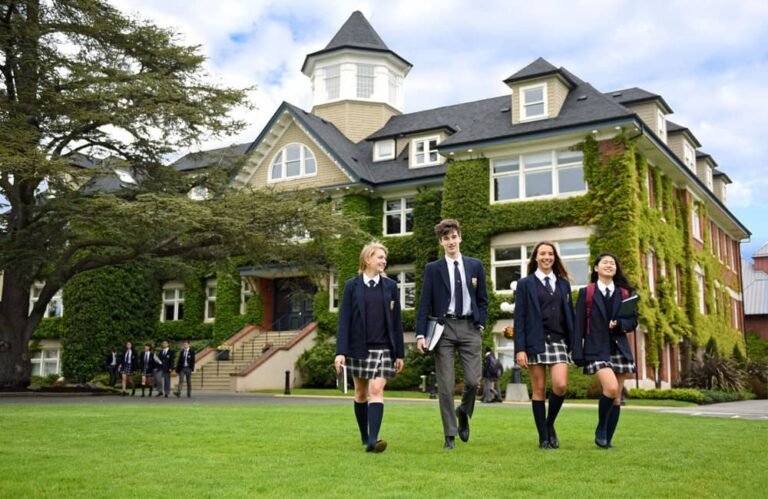 Top 10 Boarding Schools In Canada For International Students | Vuxano ...